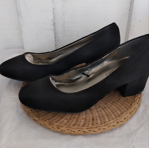 Worthington | Shoes | Elegant Black Heels With Sleek Design Like New ...